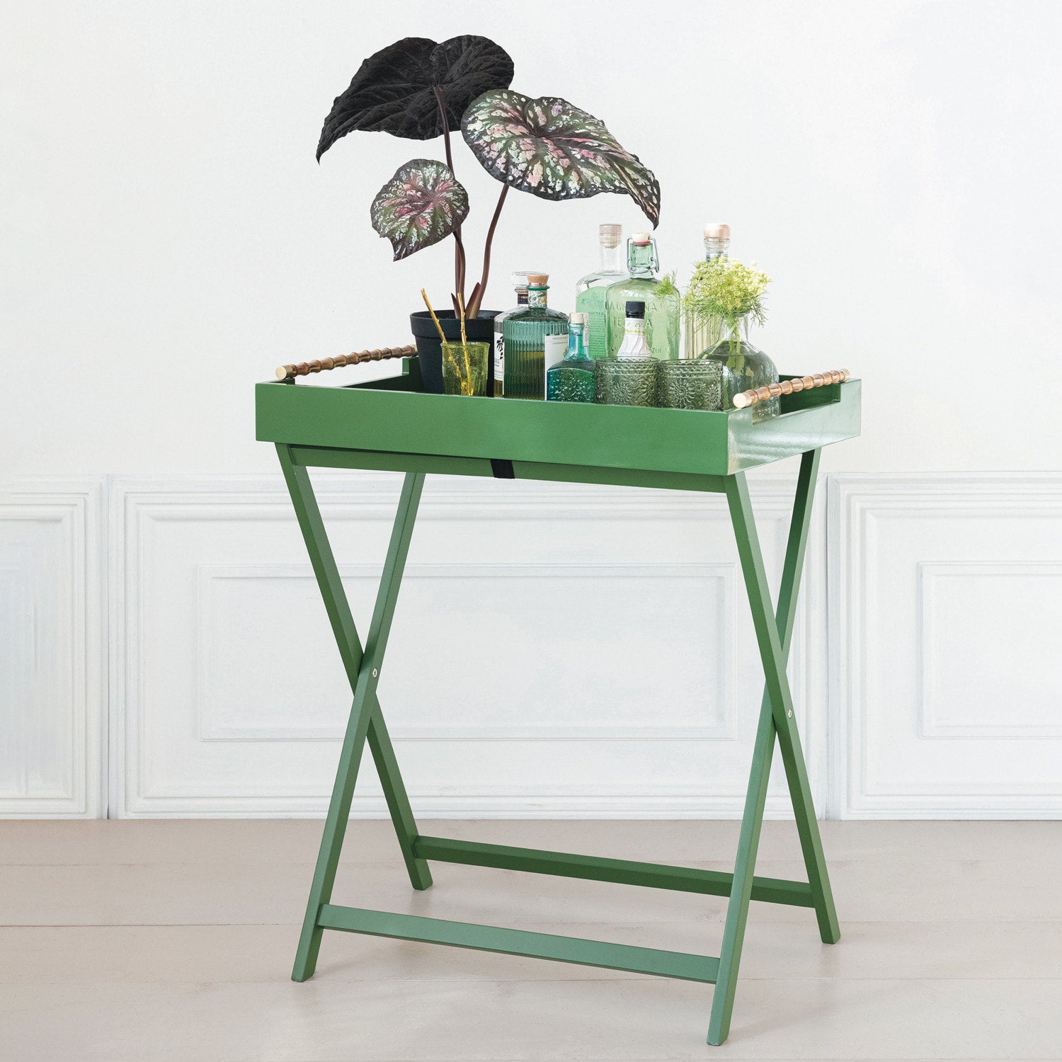 Folding table with removable tray store